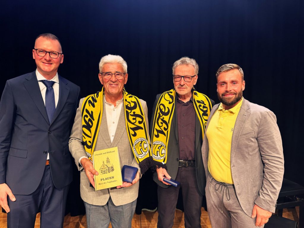 Werner Bamberger mit der Stadtplakette geehrt – vfc-plauen.de